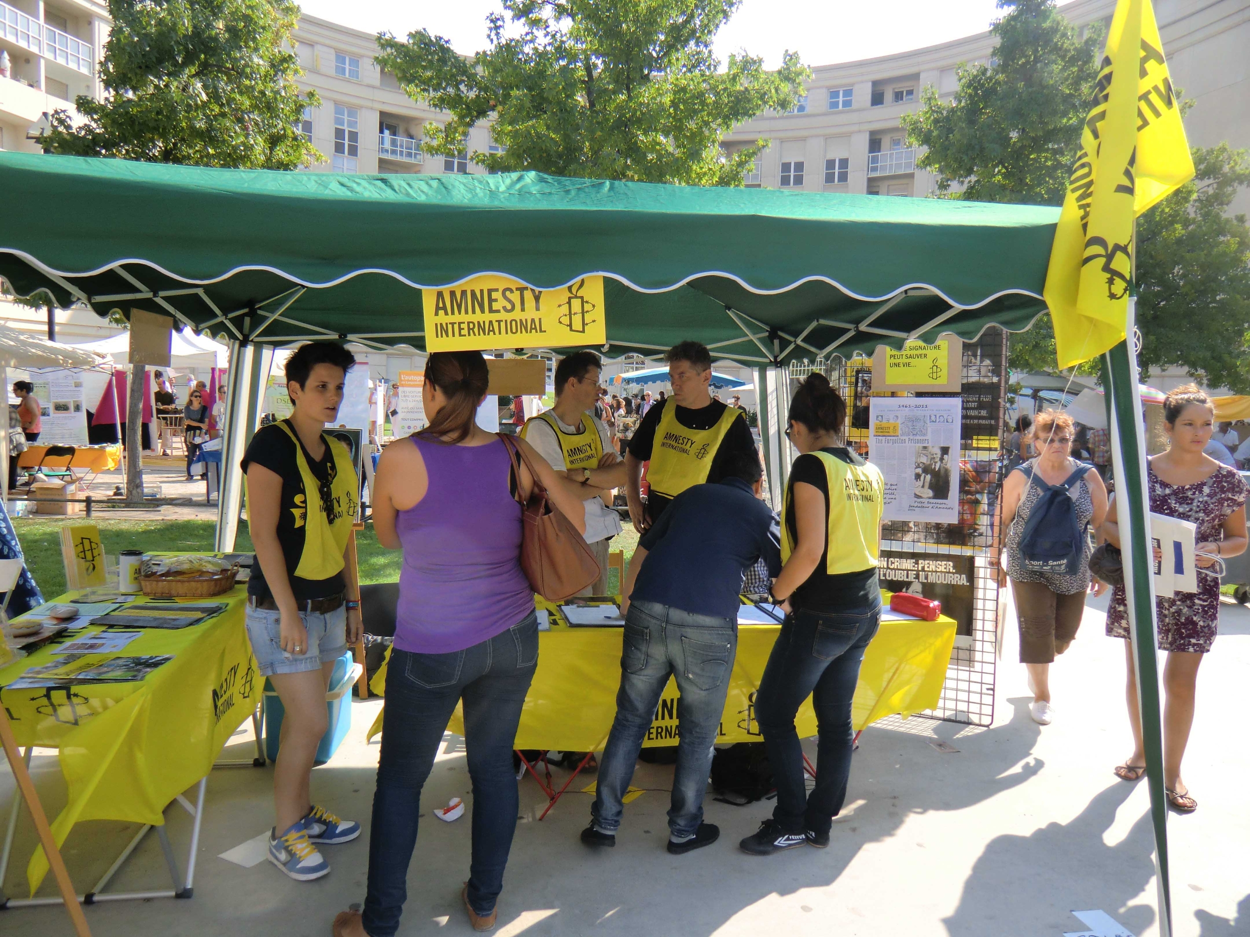 Stand en Avignon - AMNESTY FR